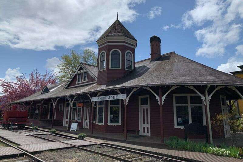 From Seattle: Pacific Northwest Waterfalls & Hiking Tour - Practical details and tips