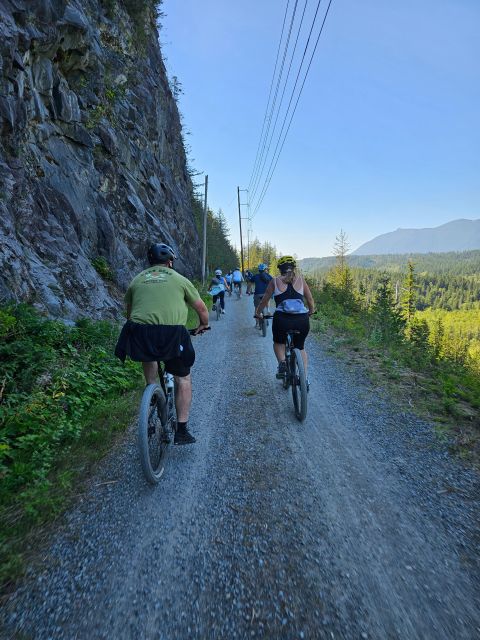 From Seattle: Snoqualmie Tunnel Scenic Bike Tour - End Point and Relaxing Break at Rattlesnake Lake