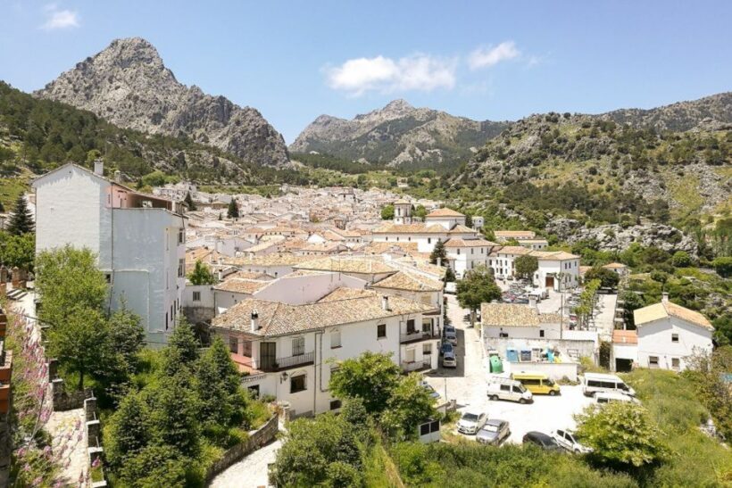 From Seville: White Villages and Ronda Tour - Guides: Knowledgeable and Enthusiastic