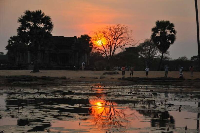 From Siem Reap: Angkor Wat Sunrise Small Group Tour - Exploring Angkor Thom and Its Wonders