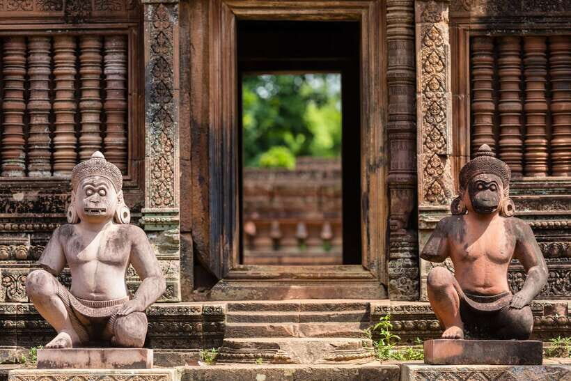 From Siem Reap: Banteay Srei Temple & Grand 5 Temple Tour - Key Points