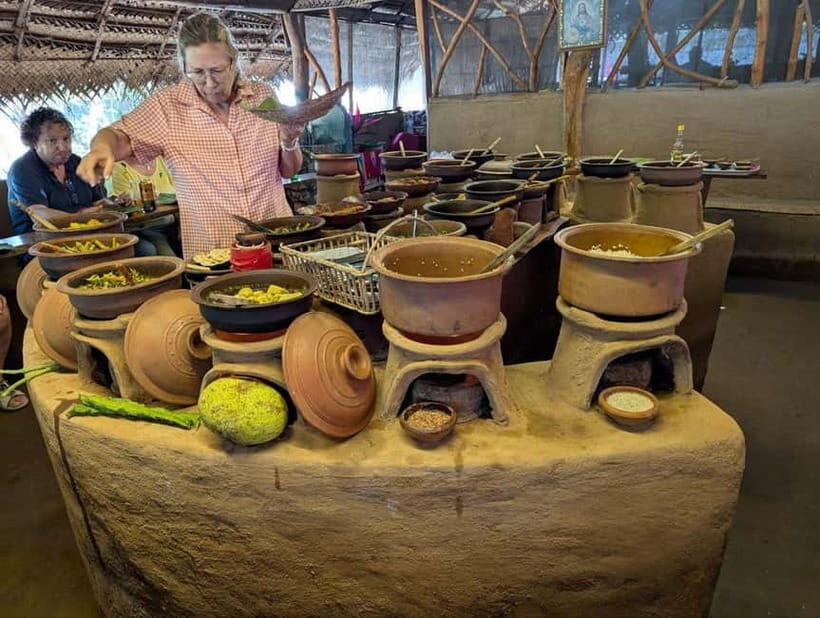 From Sigiriya:Polonnaruwa Day Tour with Farmers lunch - Key Points
