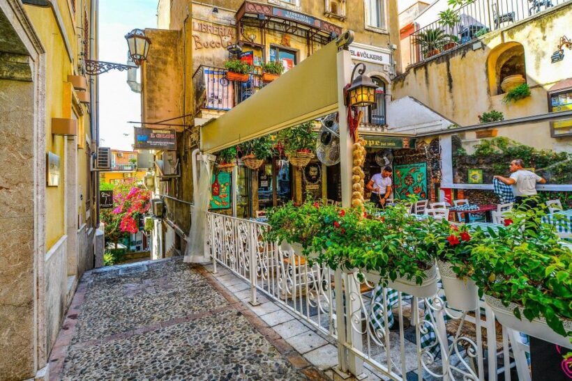 From Siracusa: Etna, Taormina, Isola Bella audio-guided tour - FAQ