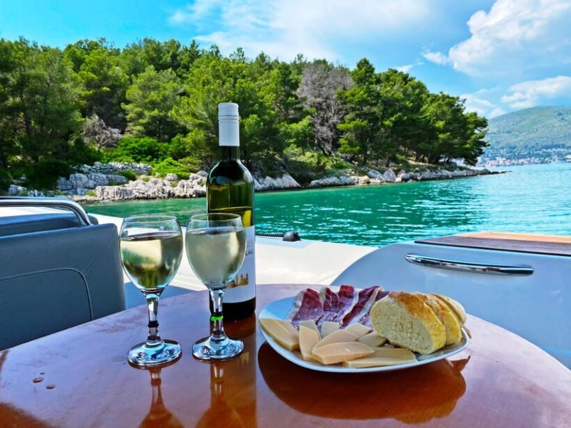 From Split or Trogir: Private speedboat tour to Blue Lagoon - FAQ