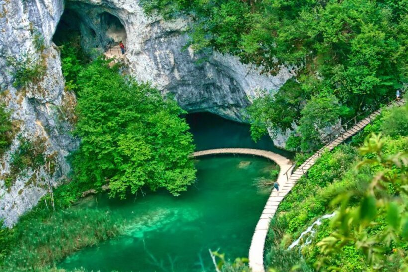 From Split: Plitvice Lakes Guided Tour with Entry Tickets - Timing and Duration