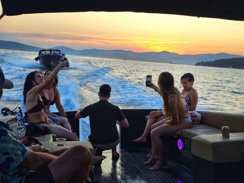 From Split: PRIVATE Sunset Powerboat Cruise with Drinks - Starting Point and Practical Details