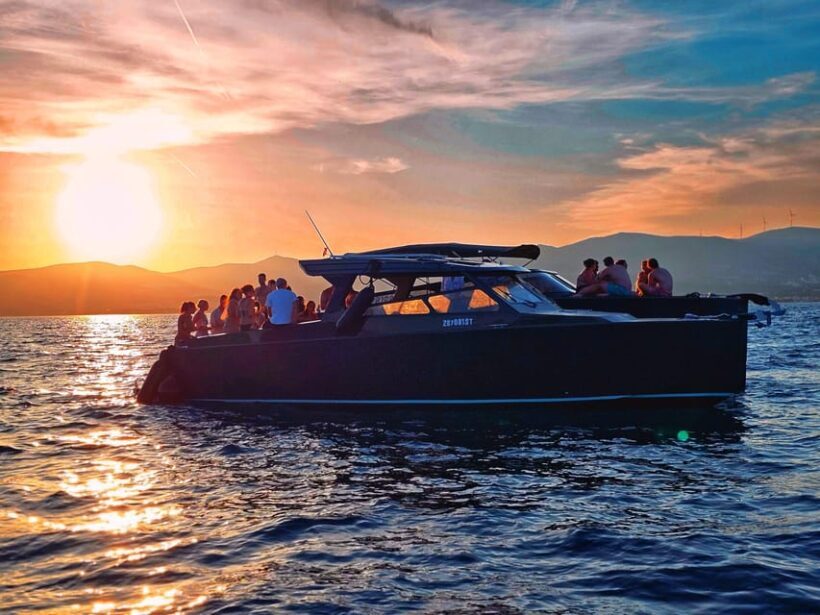 From Split: PRIVATE Sunset Powerboat Cruise with Drinks - Scenery and Photography