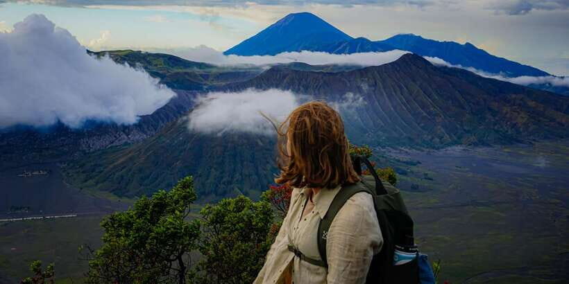 From Surabaya or Malang: Private Mt. Bromo Sunrise Day Trip - Watching the Sunrise at Mount Penanjakan