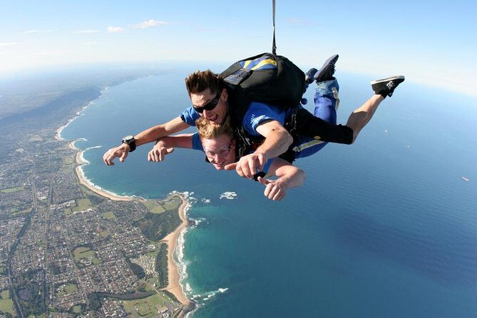 From Sydney: Tandem Skydive Experience over Wollongong Beach - An In-Depth Look at the Skydiving Adventure