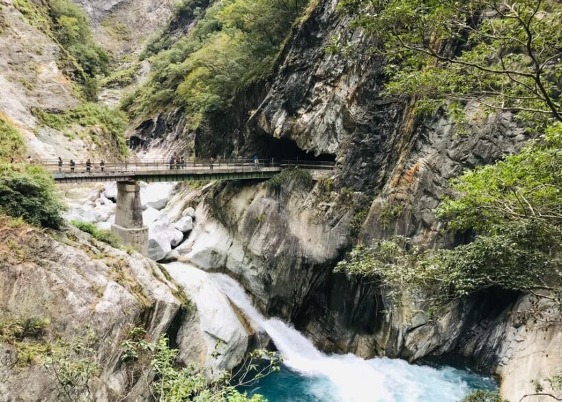 From Taipei: Taroko Gorge Private Tour - Local Lunch and Nostalgic Photo Spots