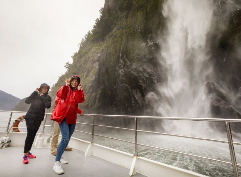 From Te Anau: Milford Sound Premium Bus Tour and Cruise - FAQ