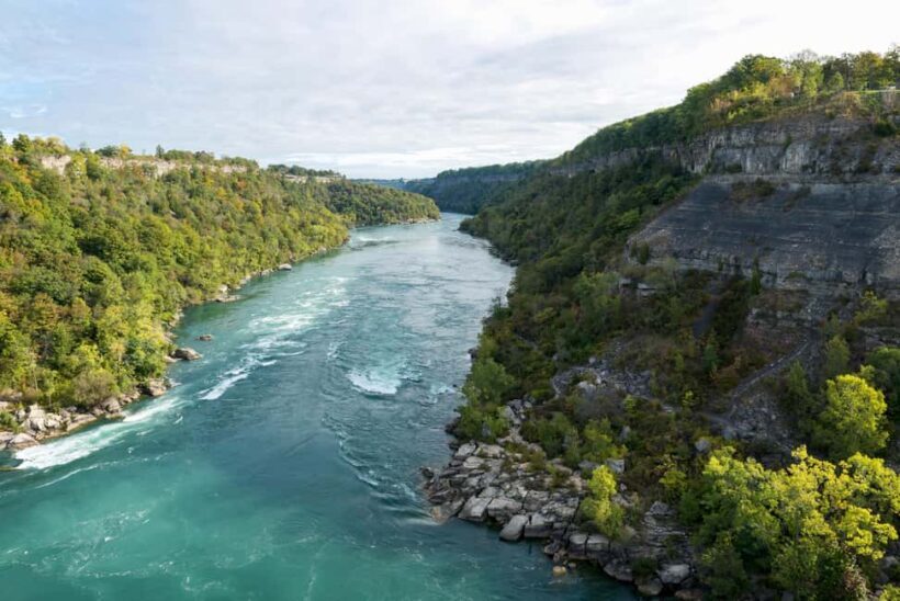 From Toronto: Niagara Falls Bus Tour with Boat Cruise - Key Points