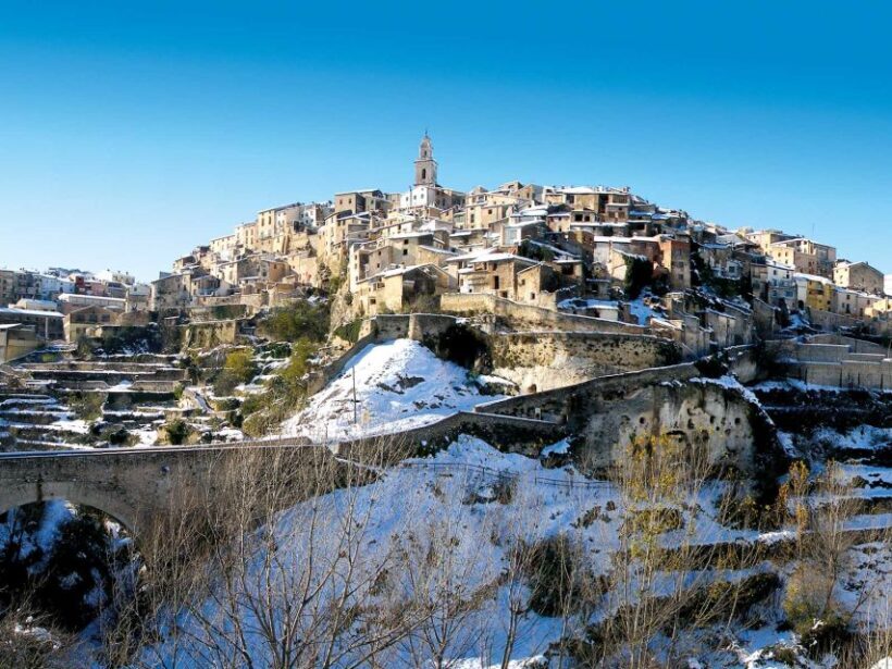 From Valencia: Bocairent and Covetes dels Moros Day Trip - Discovering Bocairent: A Mountain Village with Medieval Charm