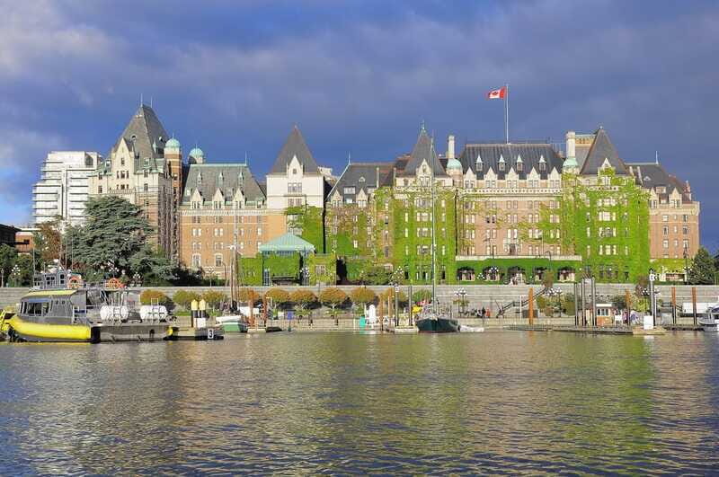 From Vancouver: Victoria City and Butchart Gardens Tour - Free Time in Victoria Downtown
