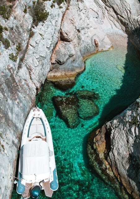 From Vis : Island-Hopping Cruise with beach and Cave Stops - FAQs