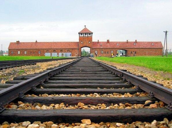 From Warsaw: Auschwitz-Birkenau Tour with Premium Train Transportation - The Details of the Auschwitz-Birkenau Tour from Warsaw