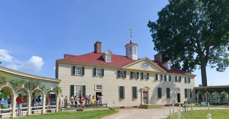 From Washington DC: Mount Vernon Bus & Walking Tour - The Guide and Group Size