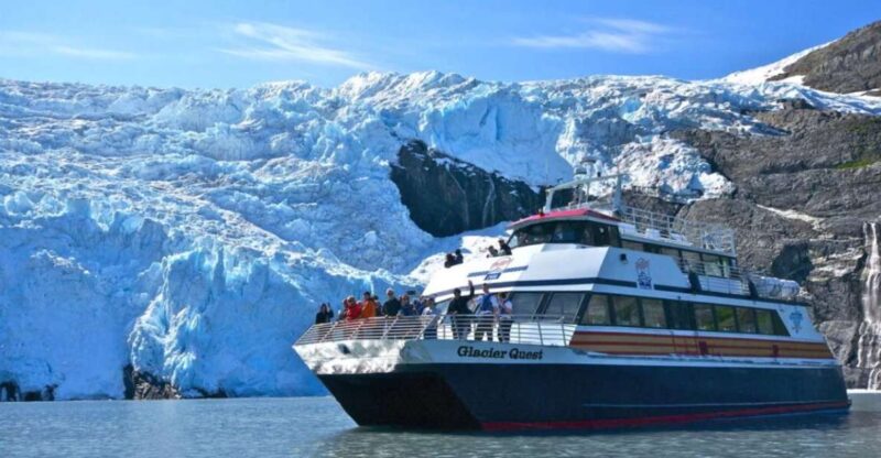 From Whittier: Glacier Quest Cruise with Onboard Lunch - Onboard Dining