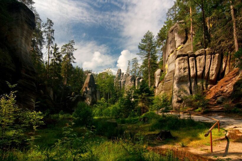 From Wroclaw: Hiking Trail in Rock City Adrspach - Who Will Enjoy This Tour?