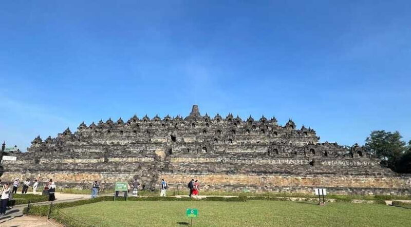 From Yogyakarta: Borobudur, Chicken Church & Mendut Temple - The Experience in Detail