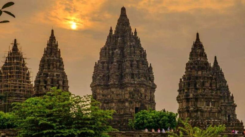 From Yogyakarta: Prambanan Temple Guided Tour - The Itinerary Breakdown