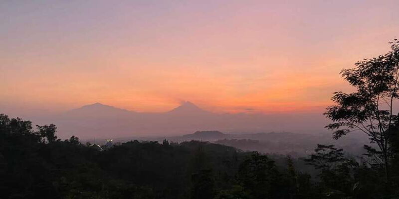 From Yogyakarta: Sunrise from the Hill & Borobudur Temple - FAQ