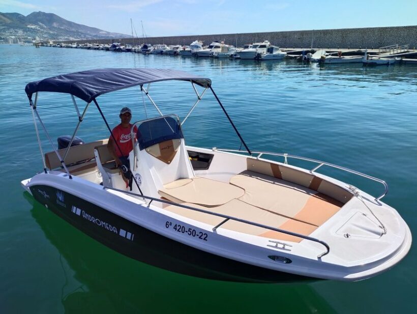 Fuengirola: Dolphin Watching Tour with Snacks and Drinks - Discovering Fuengirola from the Water