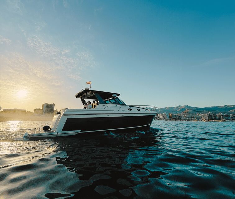Fuengirola : Luxury cruise private yacht VIP sunset - An Overview of the Luxury Sunset Yacht Experience