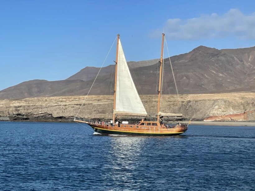 Fuerteventura: Sunset boat trip with DJ, Food & Drinks - Analyzing the Experience: What to Expect