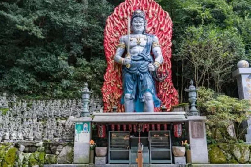 Fukuoka: Nanzoin Temple and Dazaifu Day Trip with Lunch - Discovering Fukuoka: Nanzoin Temple and Dazaifu Day Trip with Lunch