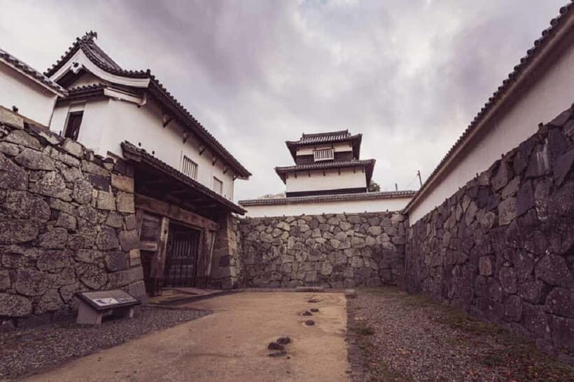 Fukuoka: Unforgettable Customizable Walking Tour Guide - Exploring Fukuoka’s Contrasts