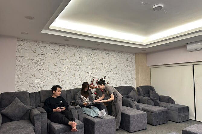 Full Body Combo with Aromatherapy or Deep Tissue treatment - What Makes This Spa Stand Out?