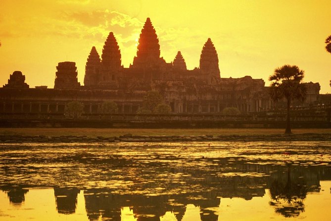 Full-Day Angkor Wat Sunrise Private Tour with Guide from Siem Reap - Exploring Angkor Wat at Sunrise