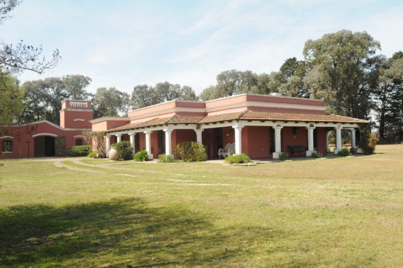 Full-Day at Santa Susana Ranch with BBQ, Drinks and Show - Key Points