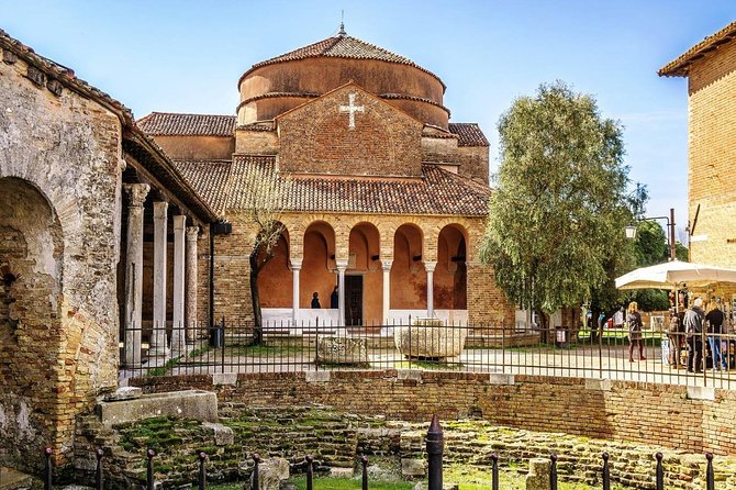 Full-Day Boat Tour of Venice Islands From St Mark'S Square - Exploring the Islands: Burano and Torcello