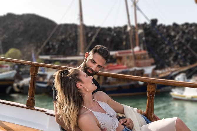 Full Day Boat Tour to Caldera Islands & Sunset in Oia by bus - FAQ