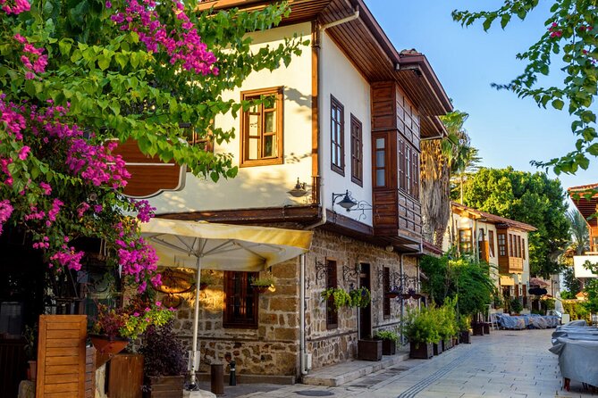 Full Day City Tour/2 Waterfalls, Boat Trip, Old Town - Why This Tour Offers Good Value