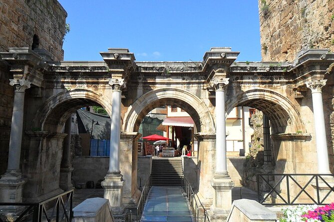 Full Day City Tour/2 Waterfalls, Boat Trip, Old Town - FAQ