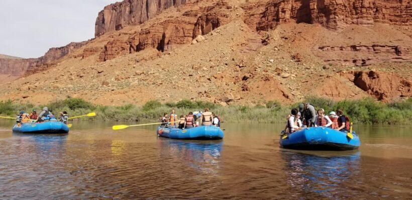 Full-Day Colorado River Rafting Tour at Fisher Towers - Group Size and Atmosphere