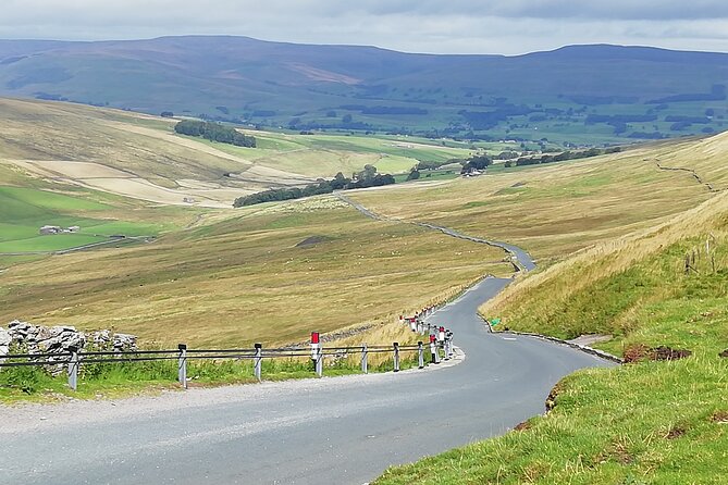 Full-Day Discovering All Creatures Great and Small Tour of Yorkshire - Lunch at The Drovers Arms
