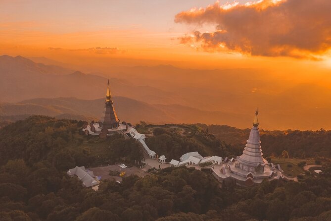 Full-Day Doi Inthanon National Park Tour with Trek and Pagodas - Reaching the Highest Point in Thailand
