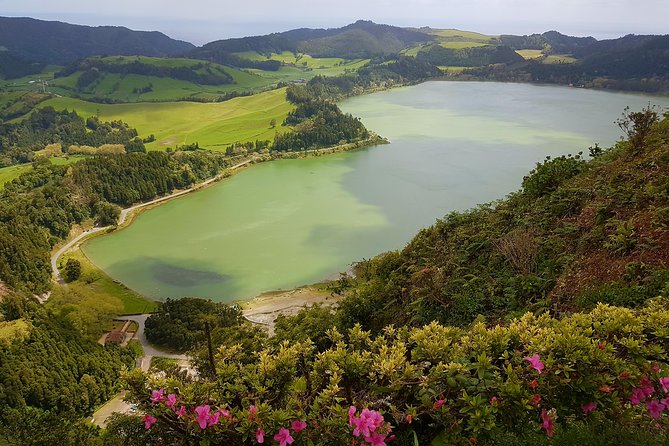 Full-Day Furnas Adventure: Lake, Fumaroles and Thermal Pools - Accessibility and Meeting Points