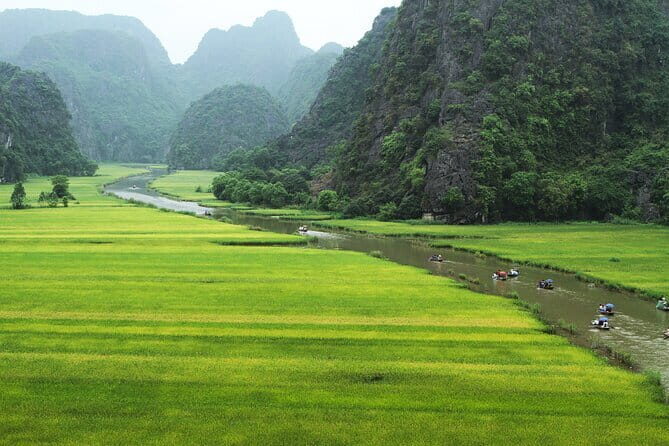 Full Day Guided Shared Tour in Hoa Lu, Trang An and Mua Cave - Key Points