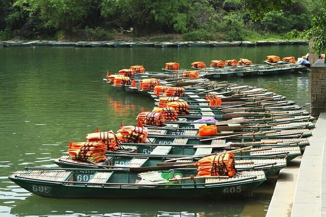 Full Day Guided Shared Tour in Hoa Lu, Trang An and Mua Cave - A Well-Structured Day in Ninh Binh