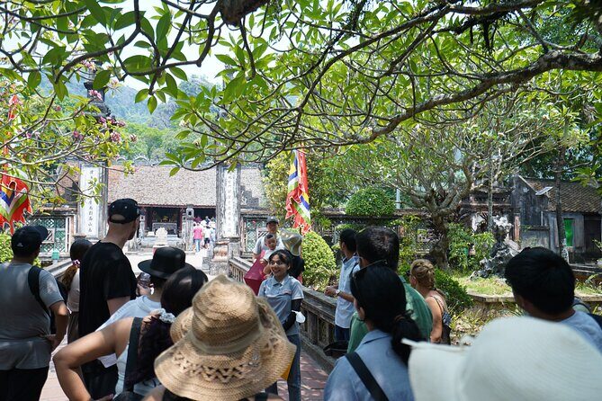 Full Day Hoa Lu/Tam Coc/ Mua Cave Tour by Limousine Bus - Tam Coc: Boat Ride Through Scenic Limestone Formations