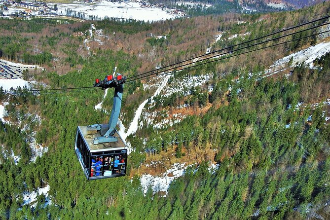 Full-Day Minivan Tour From Salzburg to Hallstatt With 5 Fingers,Lakes&Mountains - Exploring Hallstatt