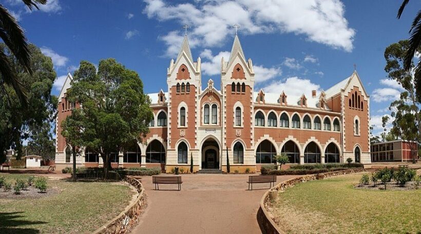 Full Day Pinnacles Desert and New Norcia - An Introduction to the Tour Experience