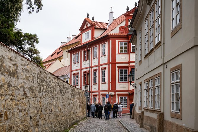 Full-Day Prague Tour With Prague Castle, Lunch and Vltava Cruise - Tour Duration and Structure