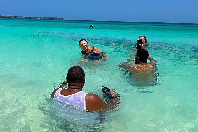 Full Day Private Tour Bahía de las Aguilas and Hoyo Pelempito - An In-depth Look at the Tour Experience