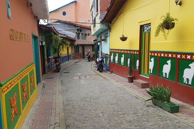 Full Day Private Tour to Guatapé and El Peñol - Lunch at a Recommended BBQ Place